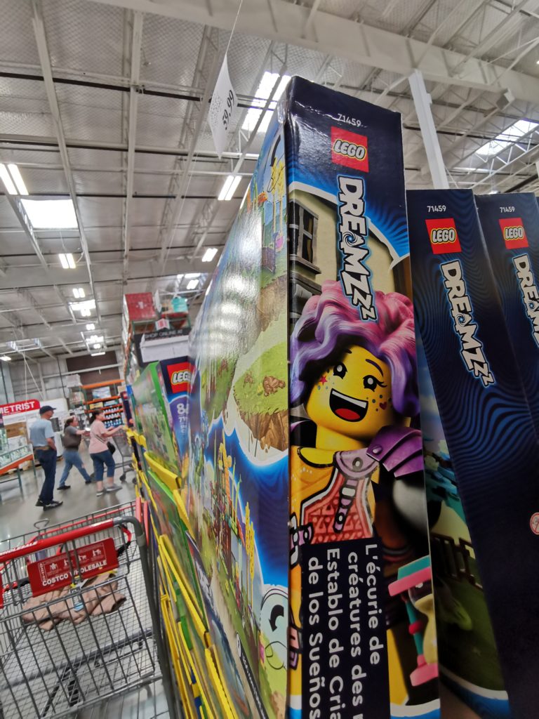 Costco-1021972-LEGO-Minecranft-Crafting-Box-Dreamzzz-Stable3 – CostcoChaser
